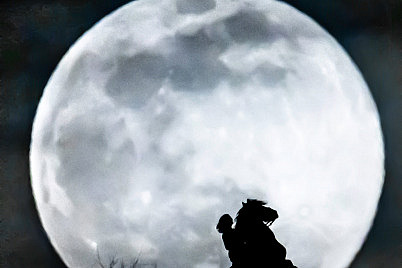 Charlamos con Toni Sendra, Cazador de Lunas Espectaculares