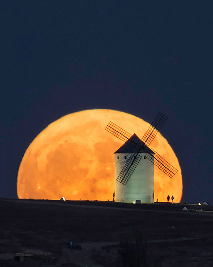 Charlamos con Toni Sendra, Cazador de Lunas Espectaculares