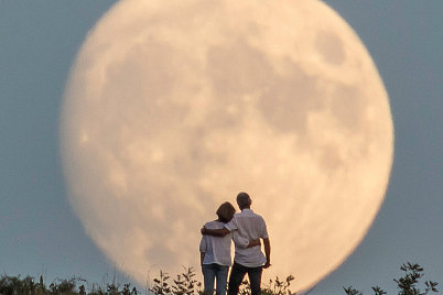 Charlamos con Toni Sendra, Cazador de Lunas Espectaculares