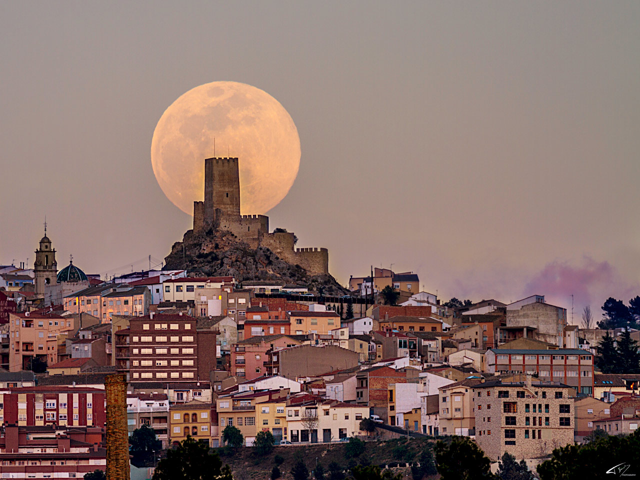 Charlamos con Toni Sendra, Cazador de Lunas Espectaculares