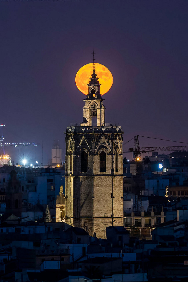 Charlamos con Toni Sendra, Cazador de Lunas Espectaculares
